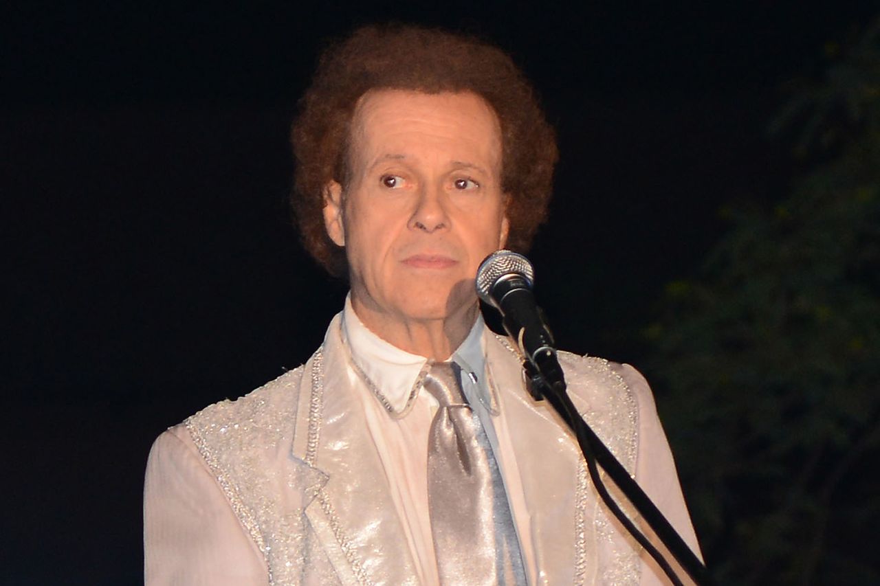 Richard Simmons was hurt by Howard Stern 'picking on' him with ...