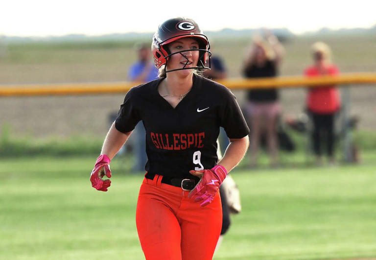 Sadie Sholtis overcomes pitching woes with big season for Gillespie