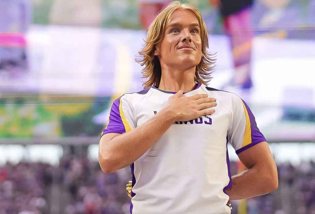 Gay Minnesota Vikings male cheerleaders back for season 2