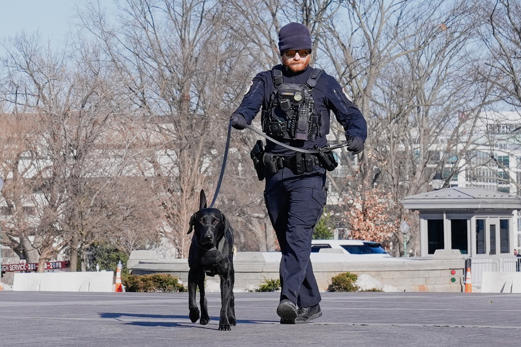 Congress moves to raise Capitol Police retirement age