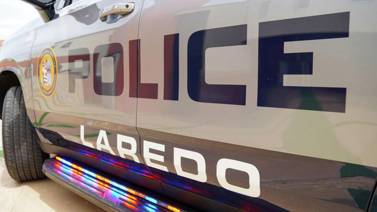 Man arrested after breaking windows, entering downtown business