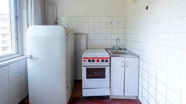 14 signs your kitchen is in desperate need of remodeling