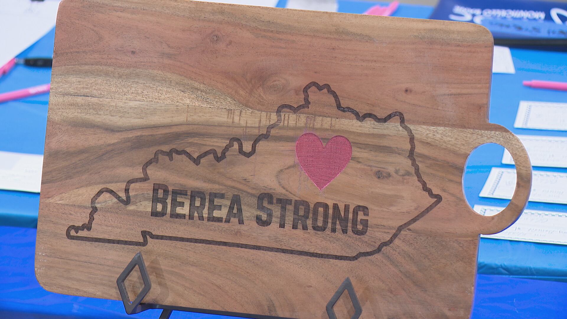 Community raises funds for the families of bank shooting victims at ...