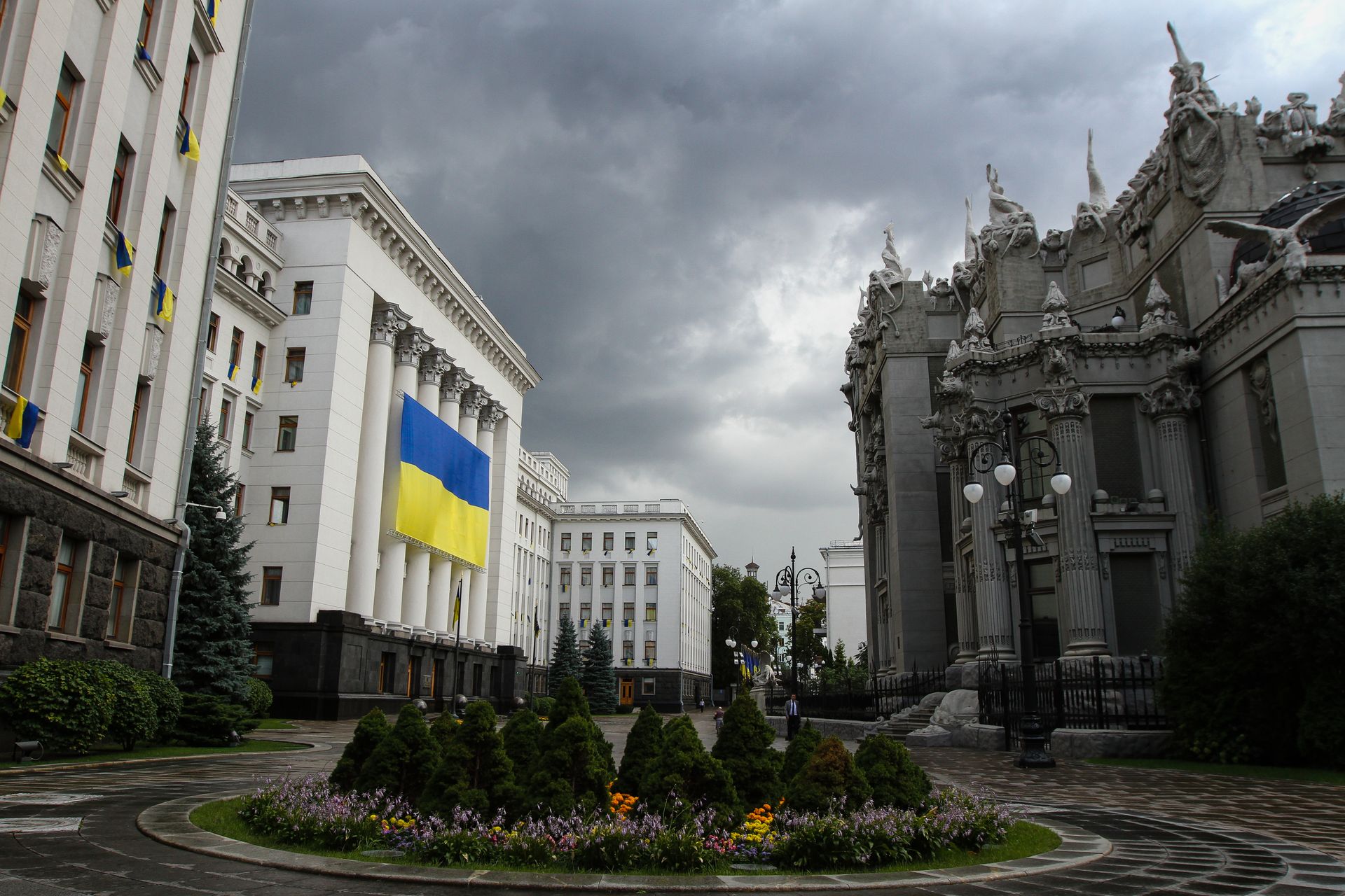 Ukraine war latest: Russia plans to strike president's office, Zelensky ...