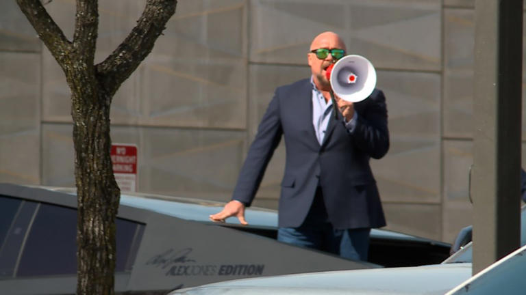 Federal judge says Alex Jones has 'no standing' to appeal order placing ...
