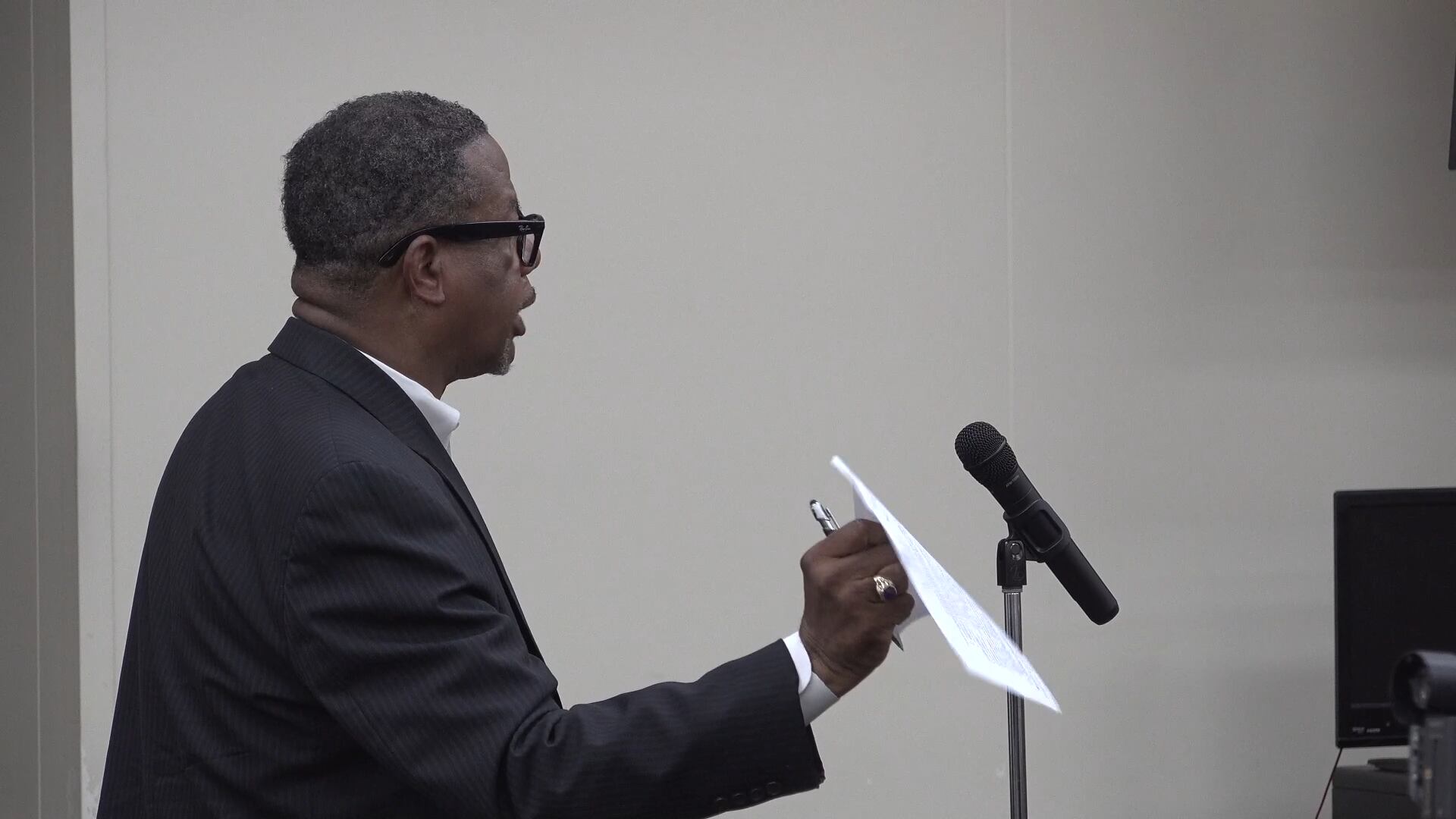 Bastrop resident raises concerns about solar farm location at city ...
