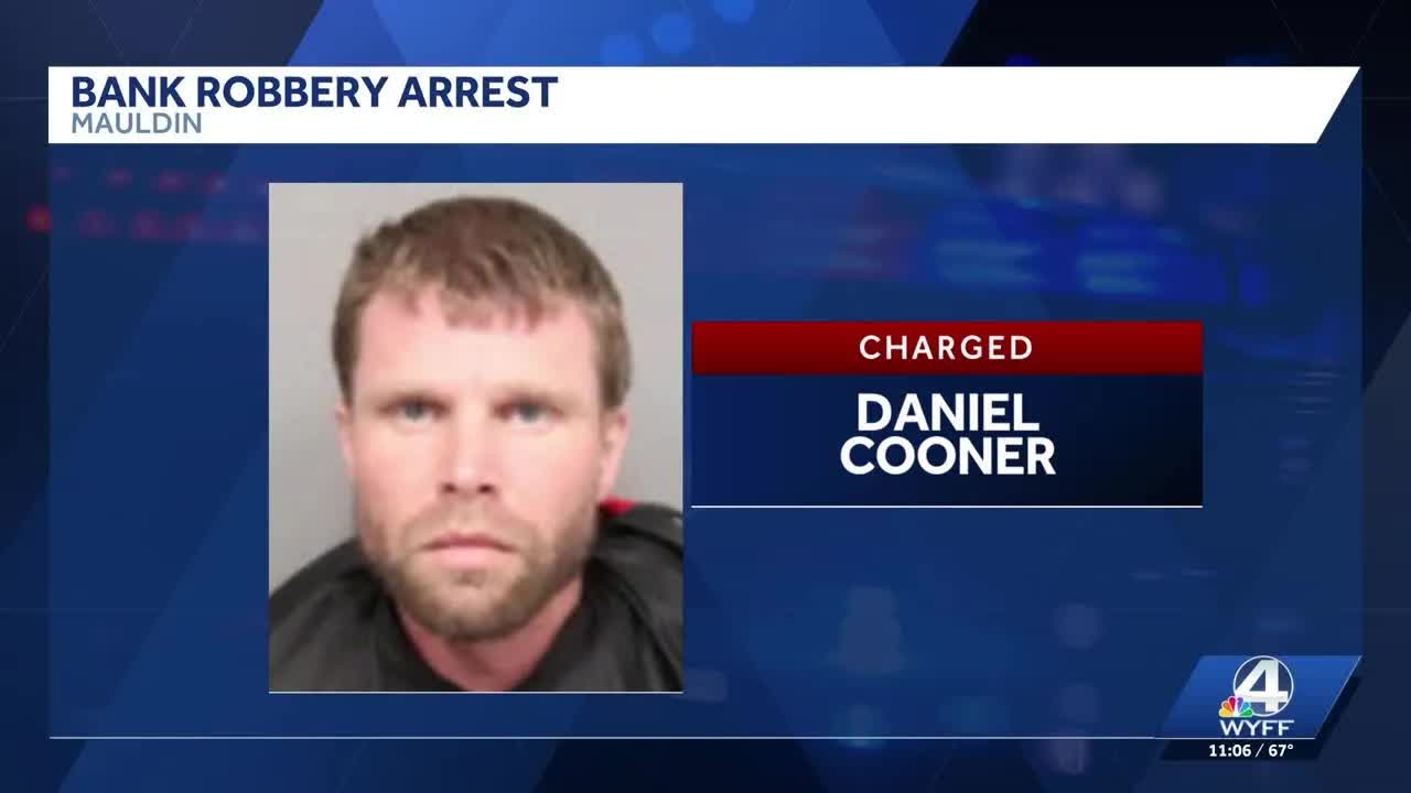 Suspect in custody after Mauldin bank robbery prompts school lockdown