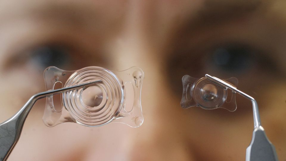 Los lentes de contacto inteligentes con GPS y realidad aumentada que ...