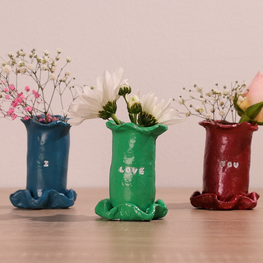 Cute clay vases for your favorite flowers 🌷💘