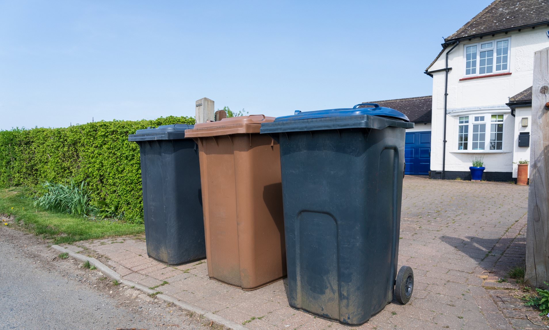 Can my neighbour legally keep a double bin that binmen left at their ...