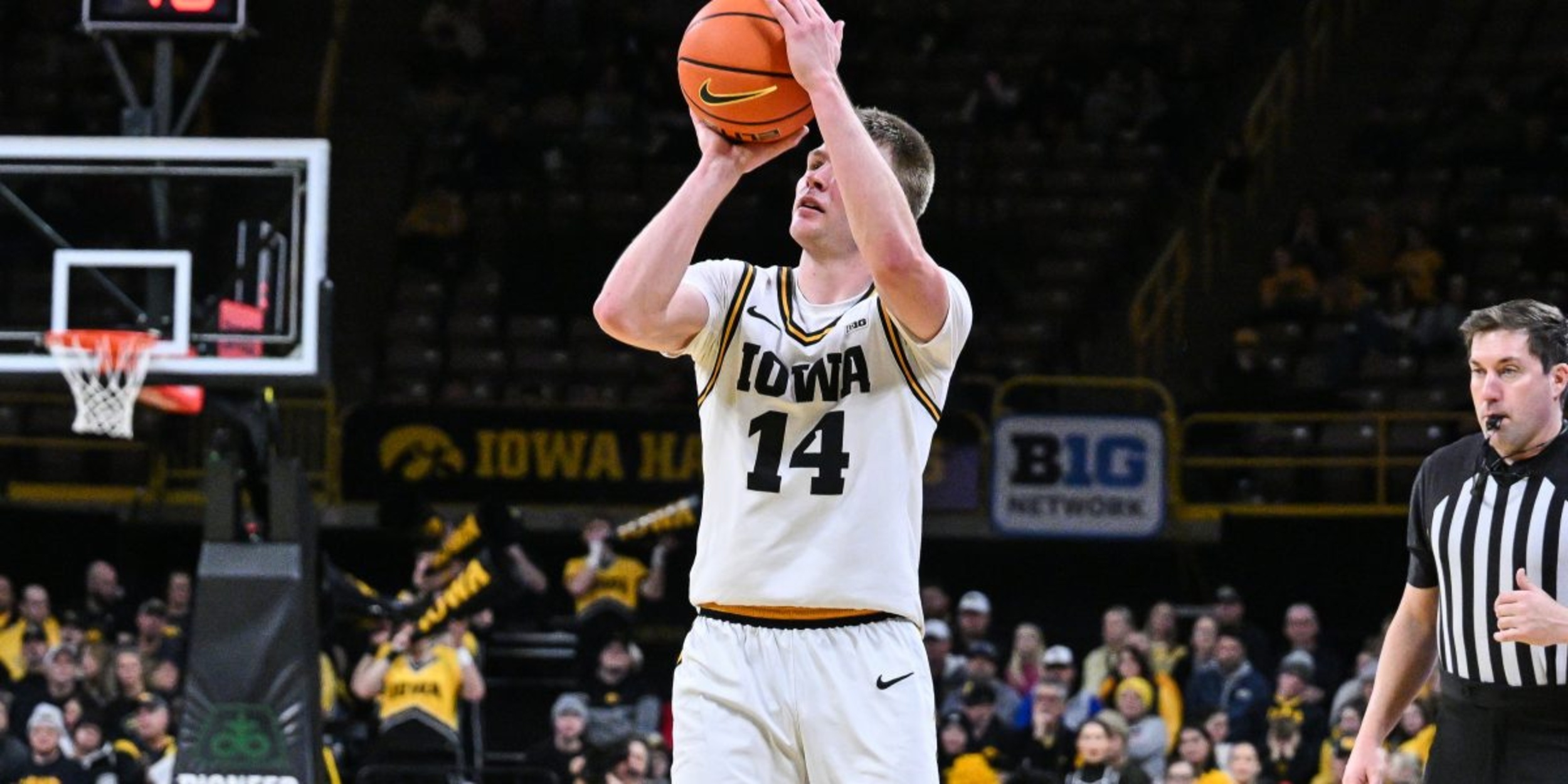 Former Iowa sharpshooter could be on Chicago Bulls radar