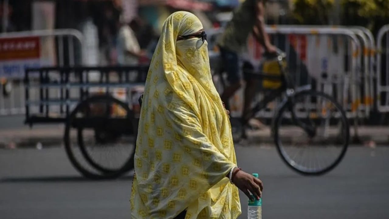 Mumbai weather today: IMD issues yellow alert as maximum temperature ...