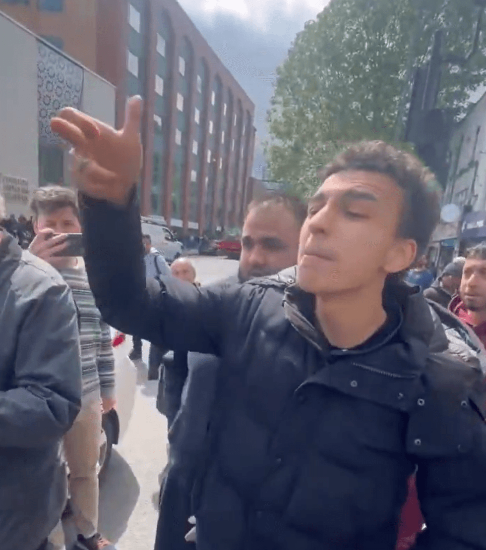 Met launches hunt for man who called for 'dirty Jews to get beheaded ...