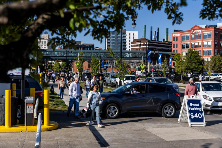 ‘Noise and bustle:’ Downtown Grand Rapids bars see surge ahead of first ...