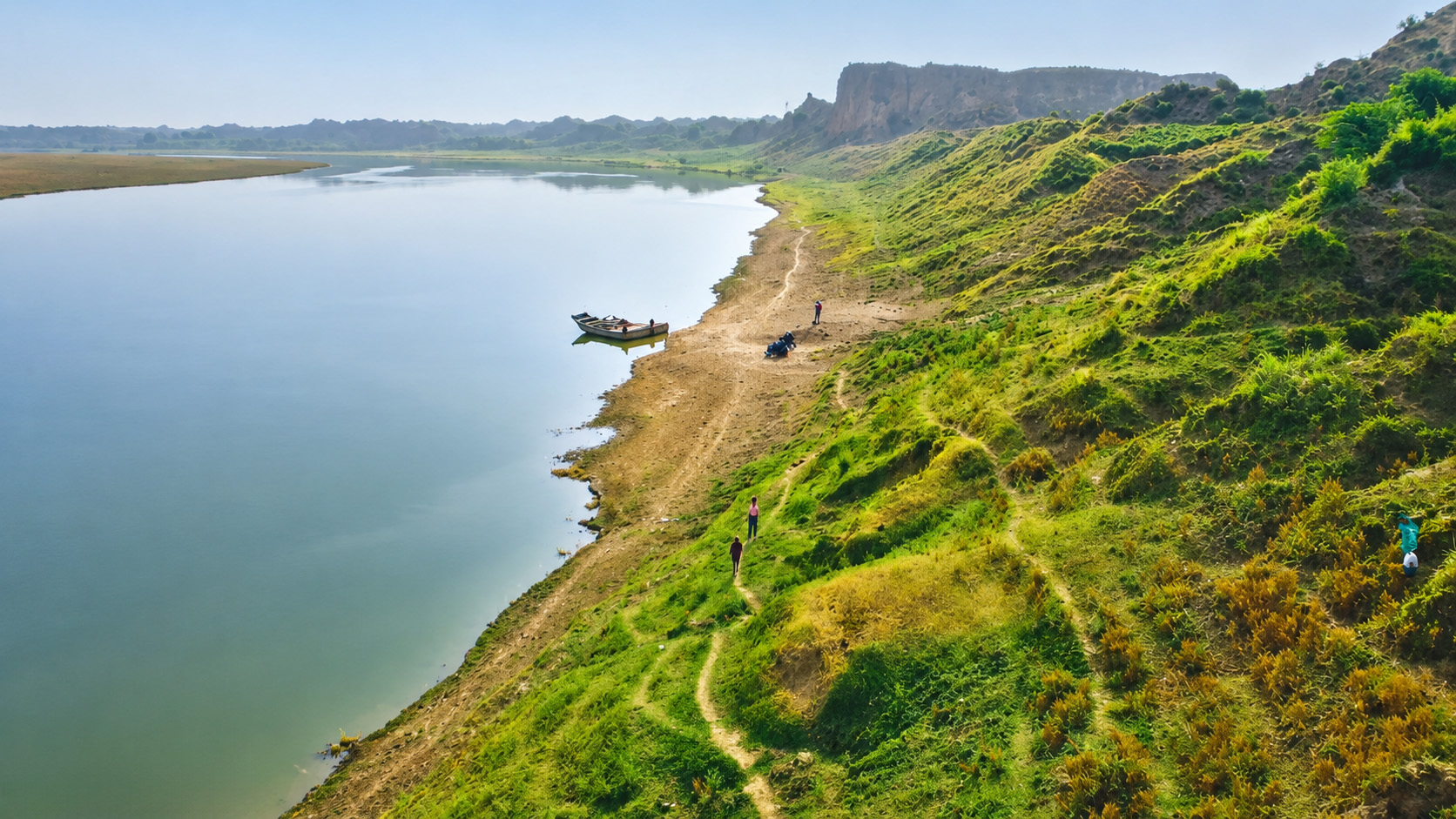 A wild river shoreline hidden along the Chambal trails