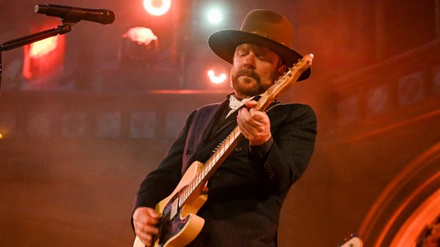 Kiefer Sutherland cancels US music tour after 'very low ticket sales'