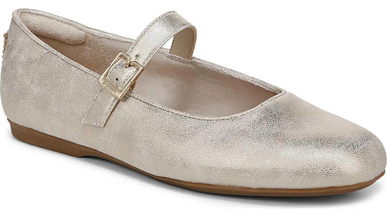 Score Dr. Scholl’s Wexley Mary Jane flats for $35 at Nordstrom Rack ...