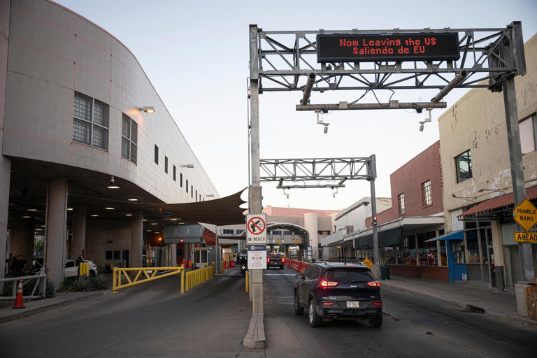 Phoenix woman accused of trying to smuggle 20 rifles into Mexico