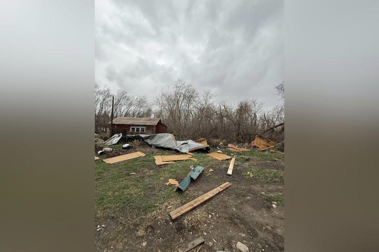 Fierce winds, dust storm cause chaos in southern Manitoba