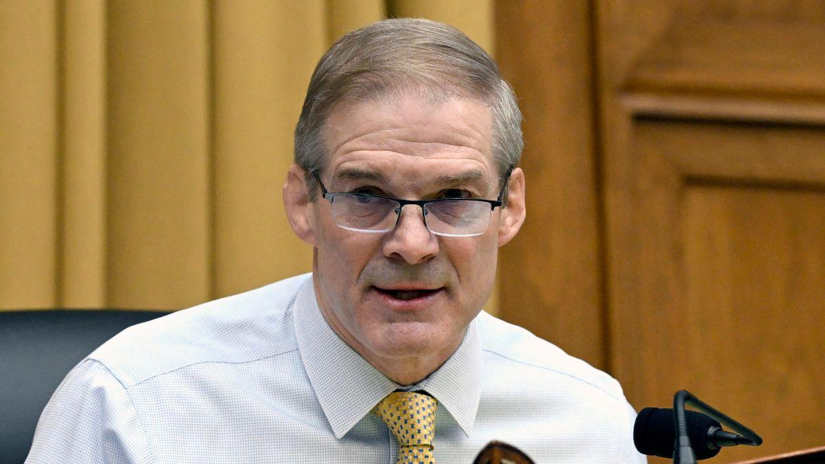 Kaitlan Collins ridicules Trump loyalist with his own words on gas prices