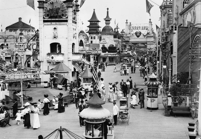 Incredible historic photos of America’s most famous attractions