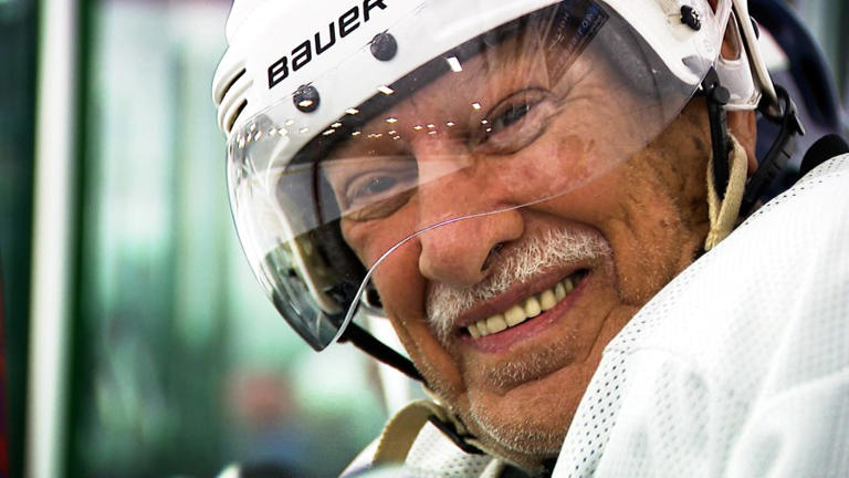 ‘I want to be like him’: 90-year-old hockey player still lacing up his ...
