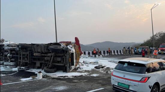 2 mishaps near Connecting Link leave 3 dead, Mum-Pune E-way gridlocked