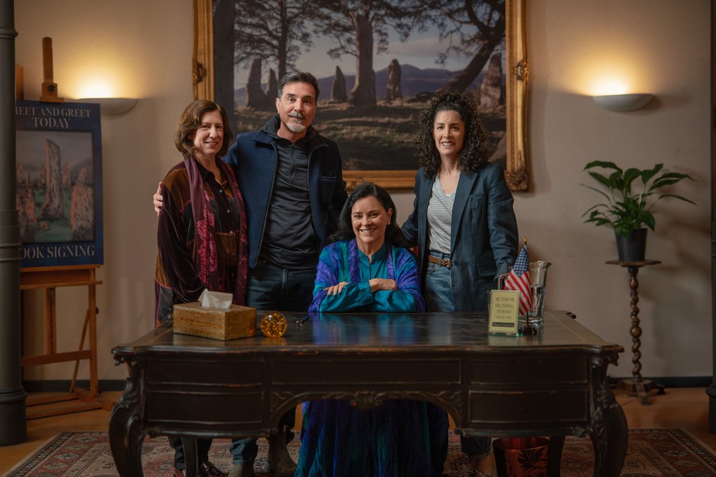 'Outlander' finale post-credits scene: Every Easter egg, cameo (video)