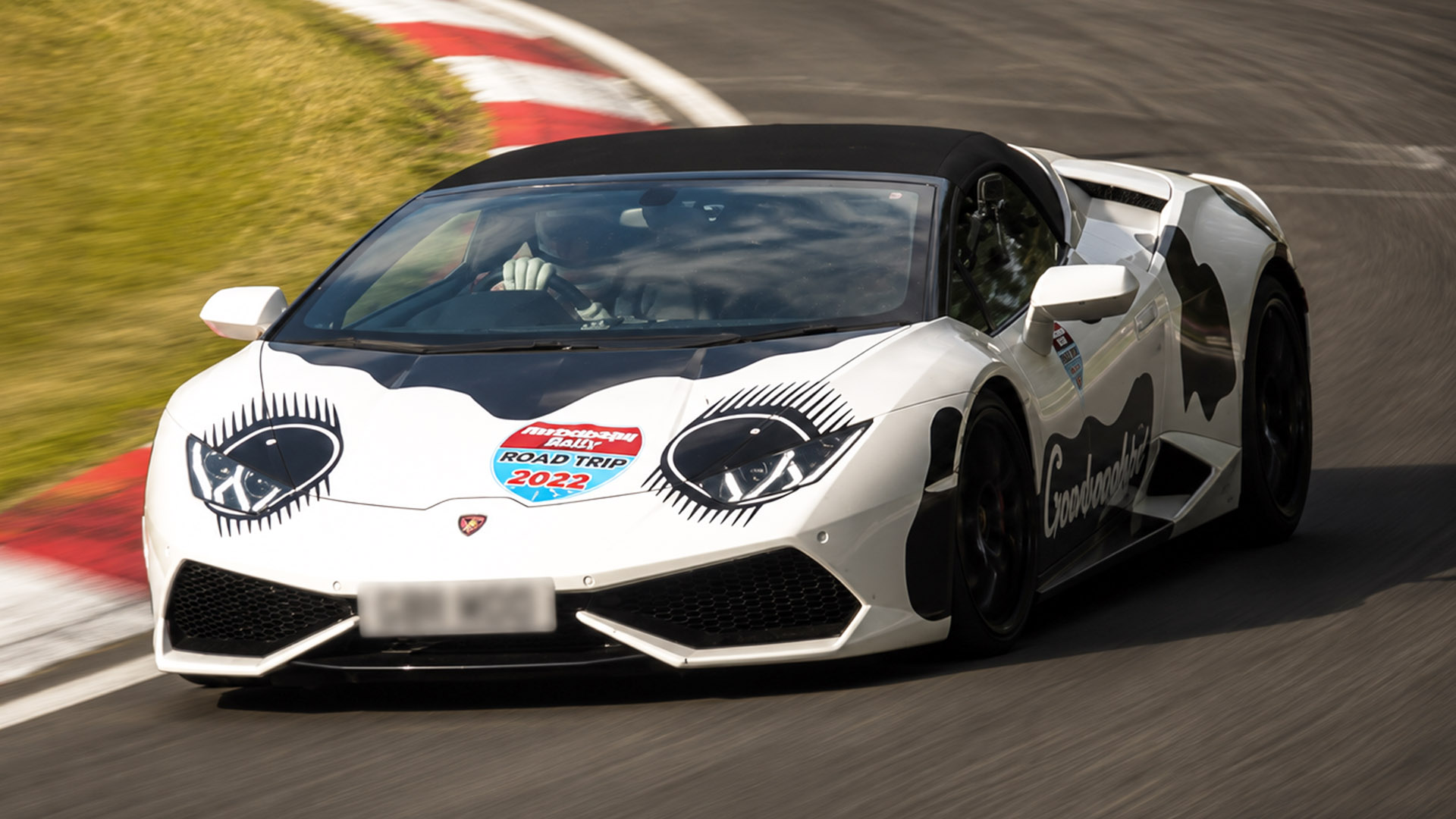 Wild exotic car appearance stuns Nürburgring Touristenfahrten drivers