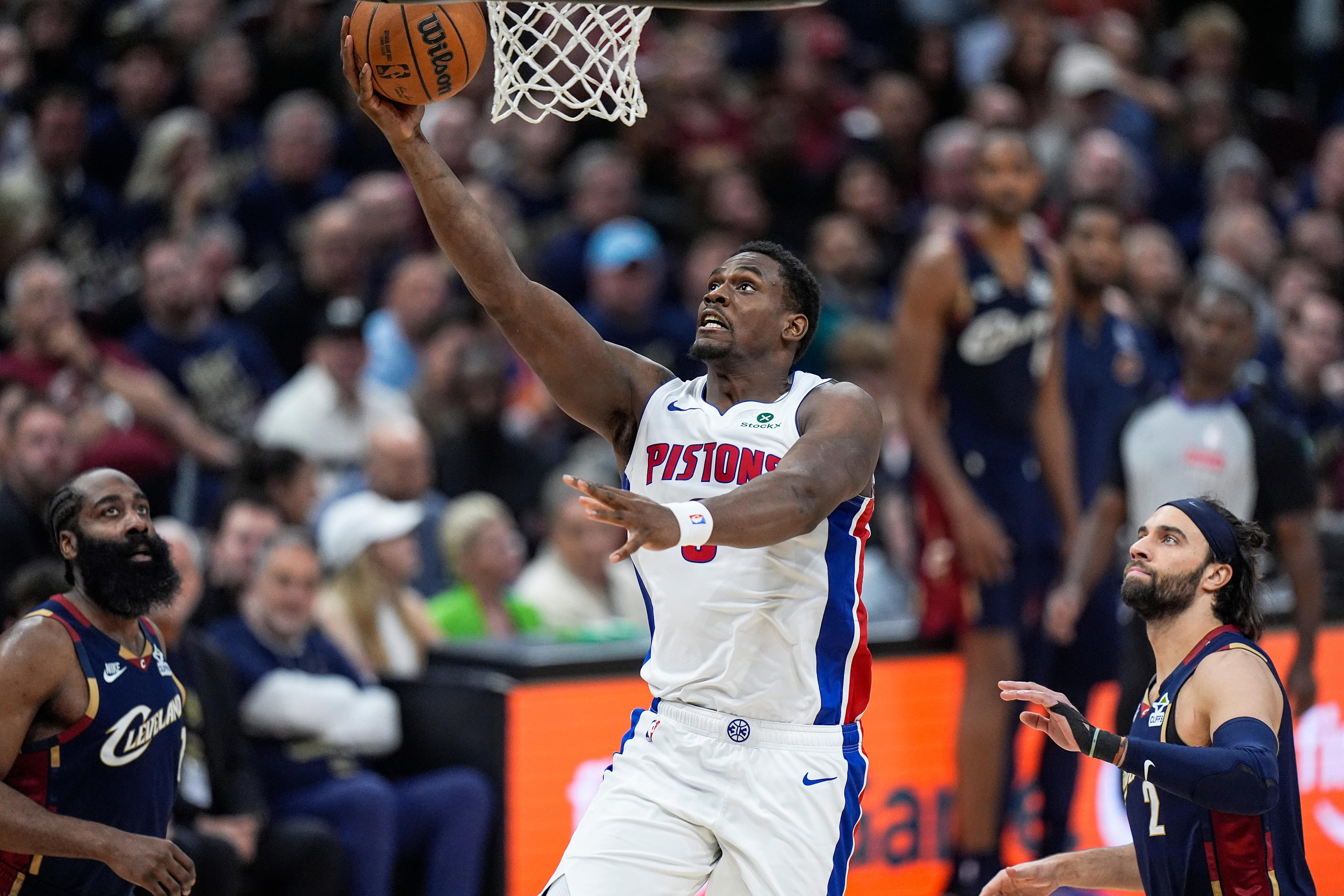 Mitch Albom: Pistons prove anything is possible with the big on menu