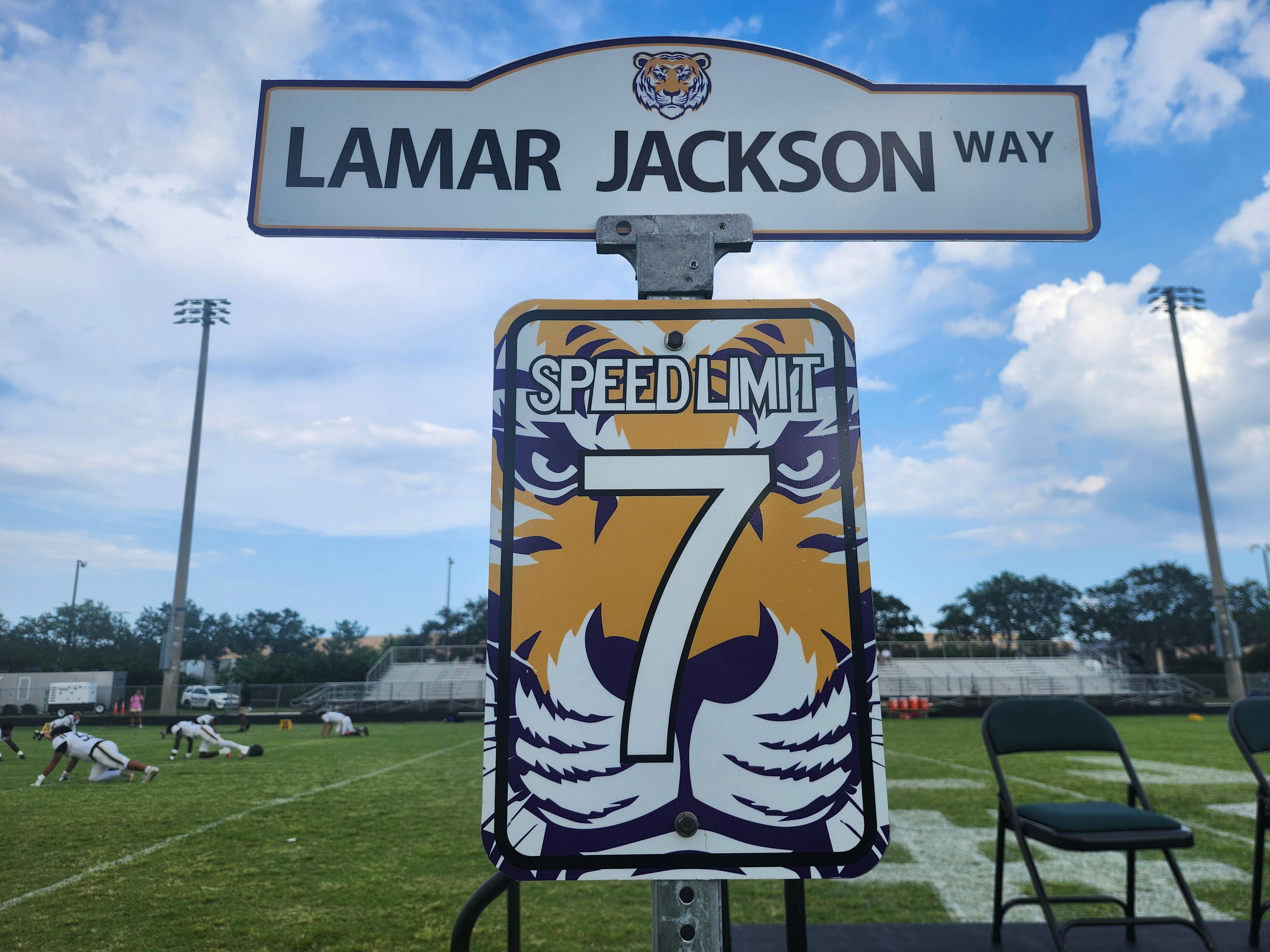 Lamar Jackson honored with jersey retirement at high school alma mater
