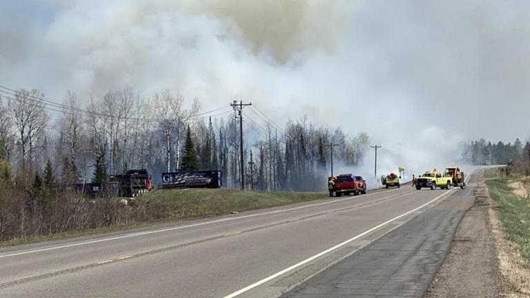 Minnesota wildfires: Stewart Trail Fire 30% contained, closes highways ...