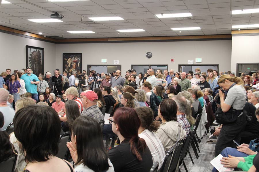 Hundreds show up for public hearing on proposed AI data center