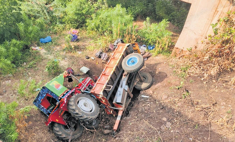 Six dead as tanker rams tractor near Tungabhadra Dam in Karnataka