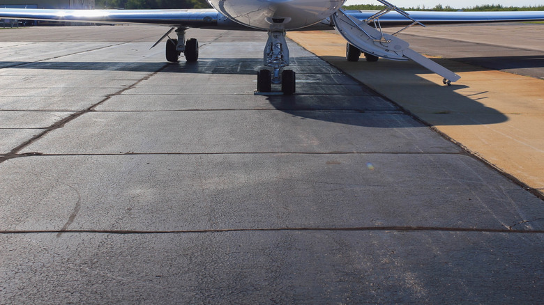 How much does it cost to park a private jet at an airport?