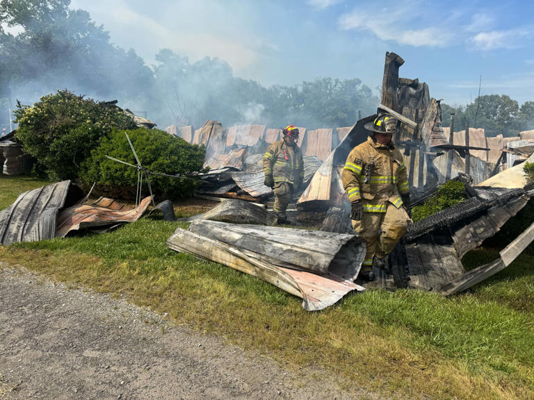 Barn near Herrin collapses as crews battle fire