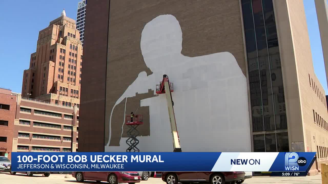 Milwaukee mural honors Bob Uecker with 100-foot tribute