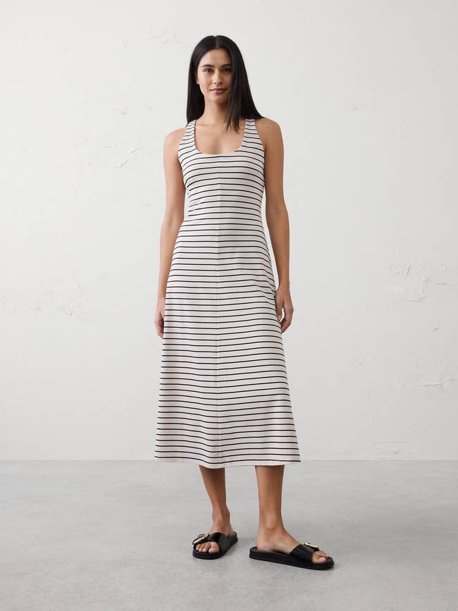 Just 31 comfy clothing items you actually won’t mind traveling in