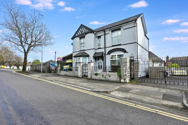 £183,000 three-bed detached with oodles of space could fetch £1,800 a ...