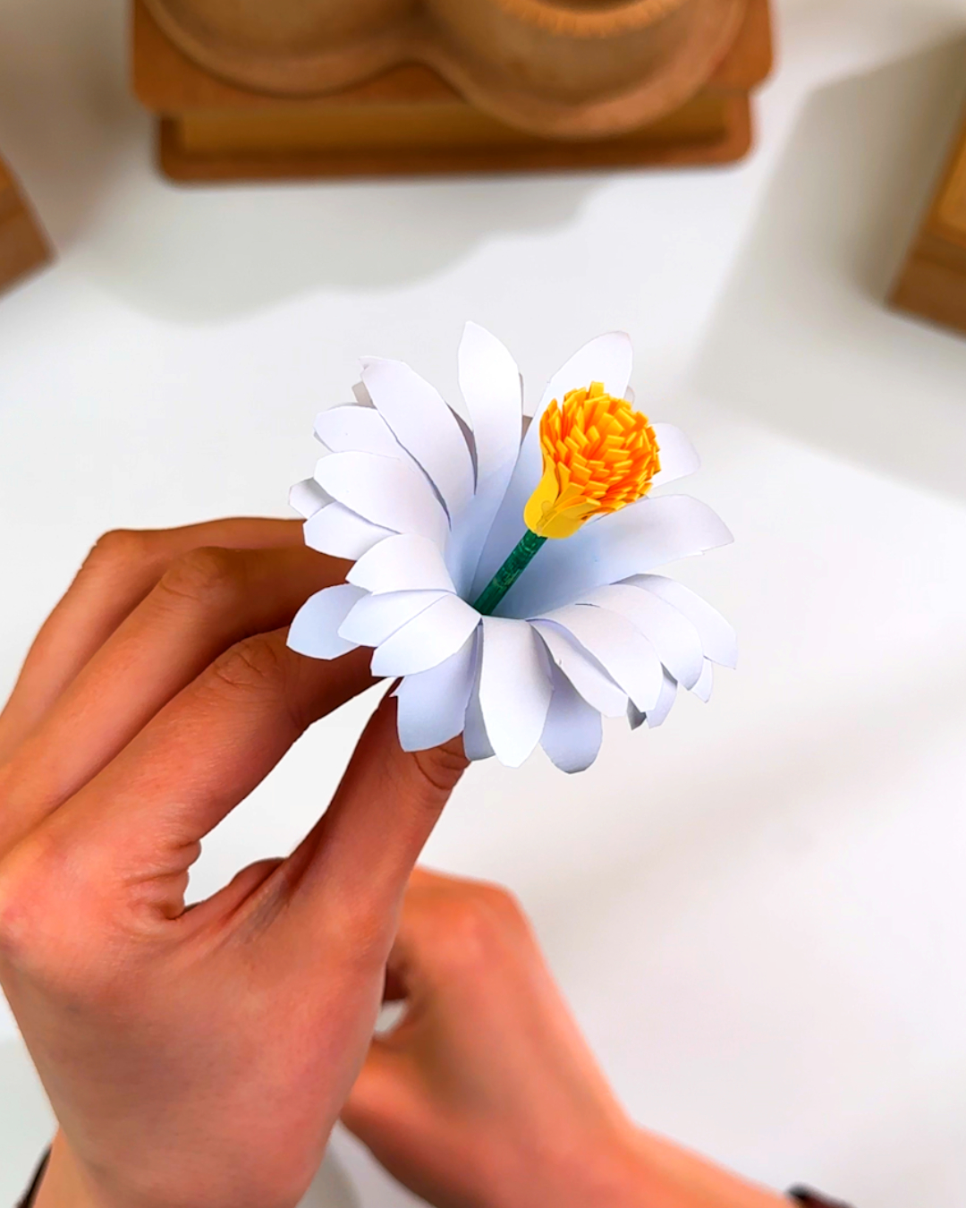 Fazer belas flores de papel é tão fácil assim 🌼
