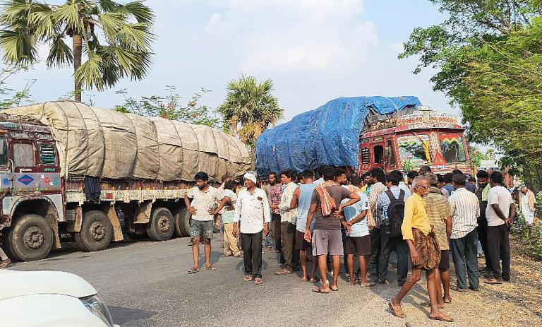 Stranded for a week, 200 angry maize truck drivers block highway in ...