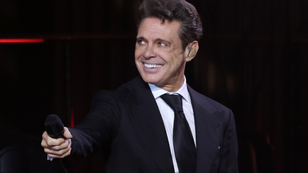Luis Miguel habría sido hospitalizado en Nueva York tras una cirugía ...