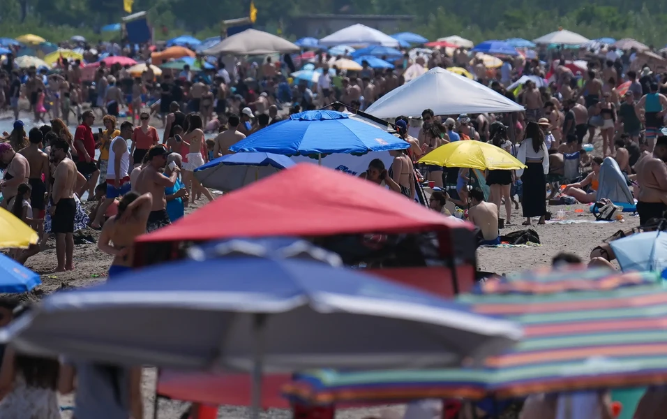 Ontario faces heat and storm risks over holiday weekend