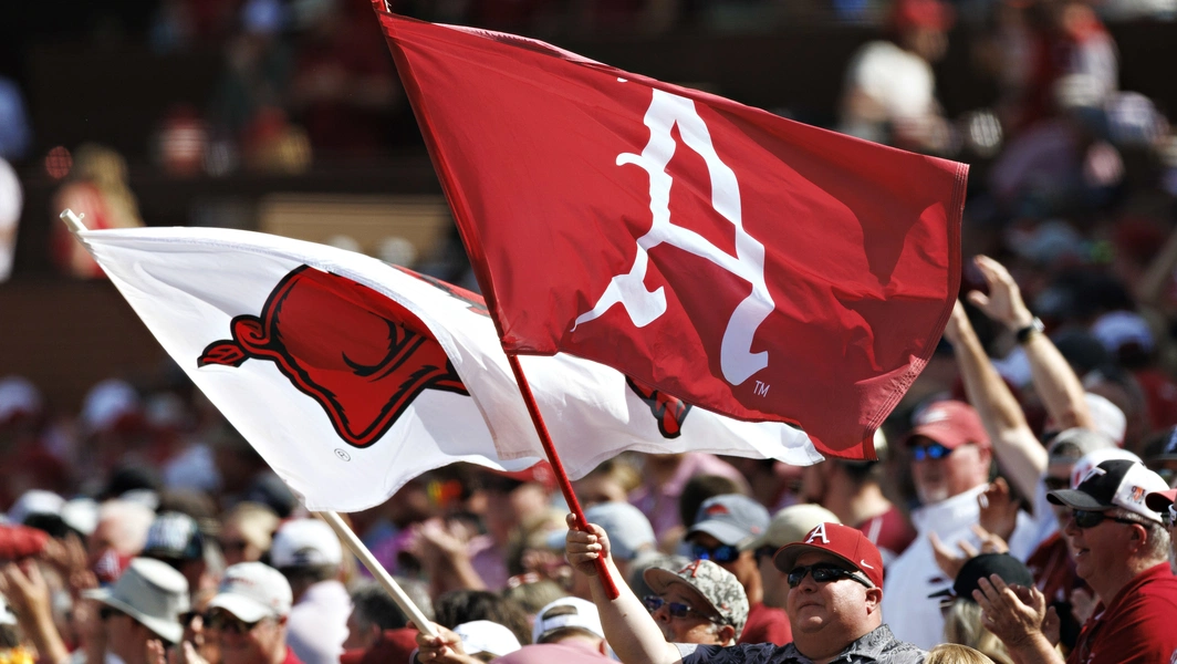 Razorbacks edge Kentucky to keep SEC seeding hopes alive