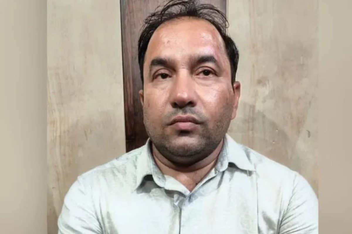 'Darling, leaked papers for you': Lucknow University professor accused ...