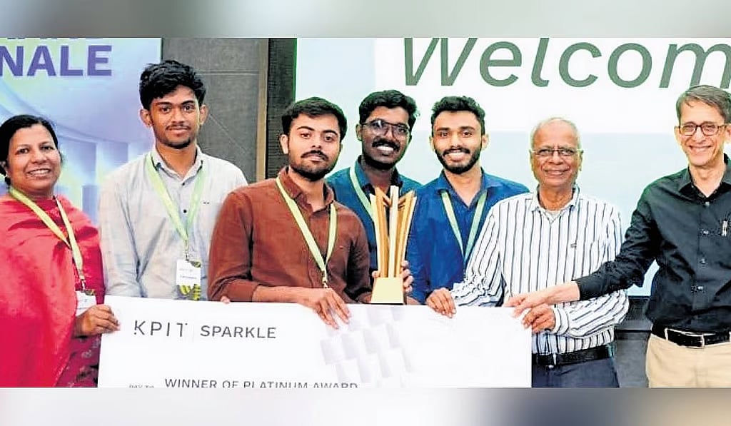 Engineering students develop smart glasses that translate sign language ...