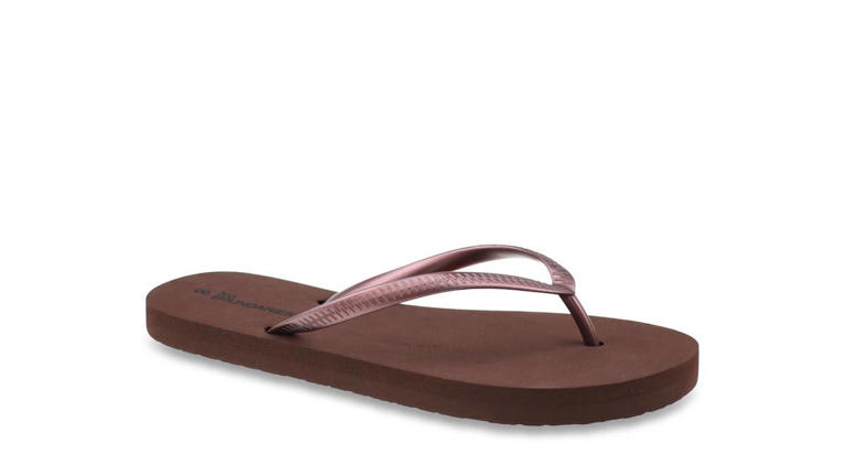 Walmart’s best-selling $5 flip-flop sandals come in 6 colors — 'on trend'