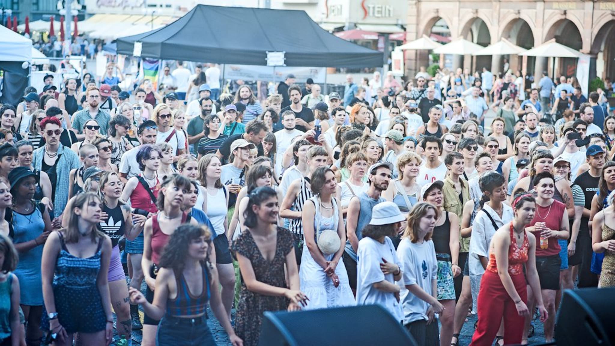 Sarah Lesch, Futurebae und Deslin Ami Kaba: Leipziger Frauenfestival ...