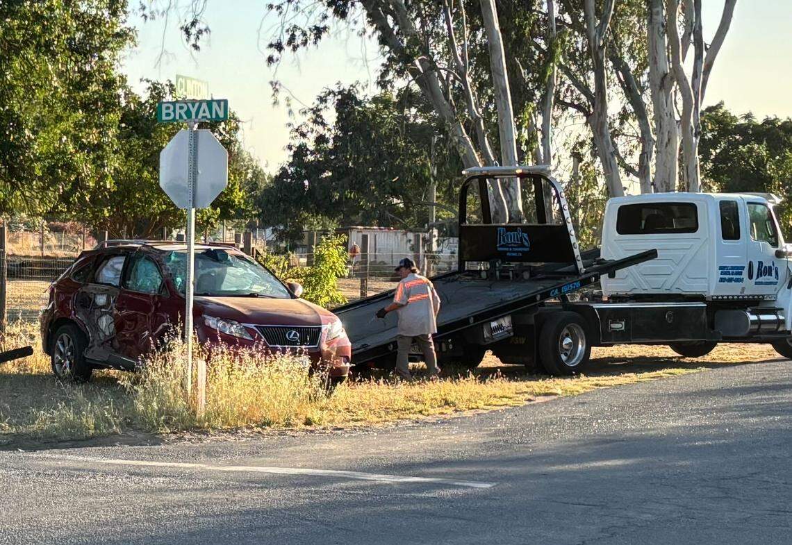Multiple people hospitalized after rollover crash in Fresno County, CHP ...