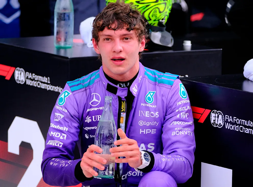 Antonelli senza patente: il leader del mondiale F1 costretto a farsi ...